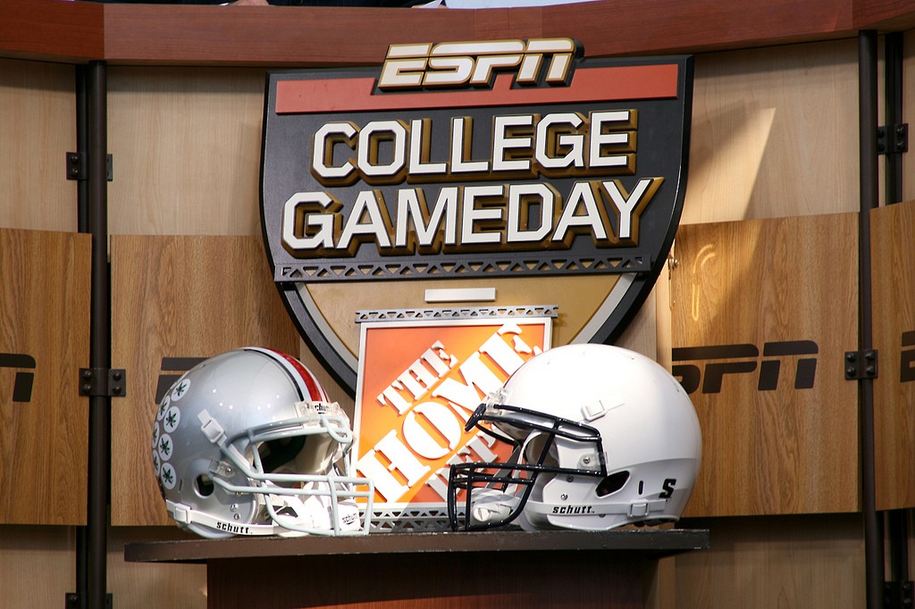 SNU Graduate Discusses His Journey as a Sportscaster – The Echo