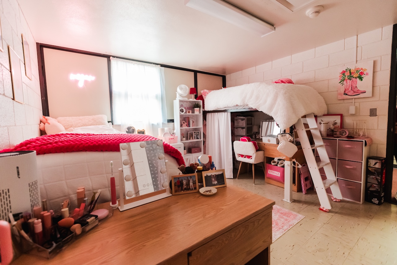 Old Friends, New Chapters: High School Pals Become SNU Roommates – The Echo